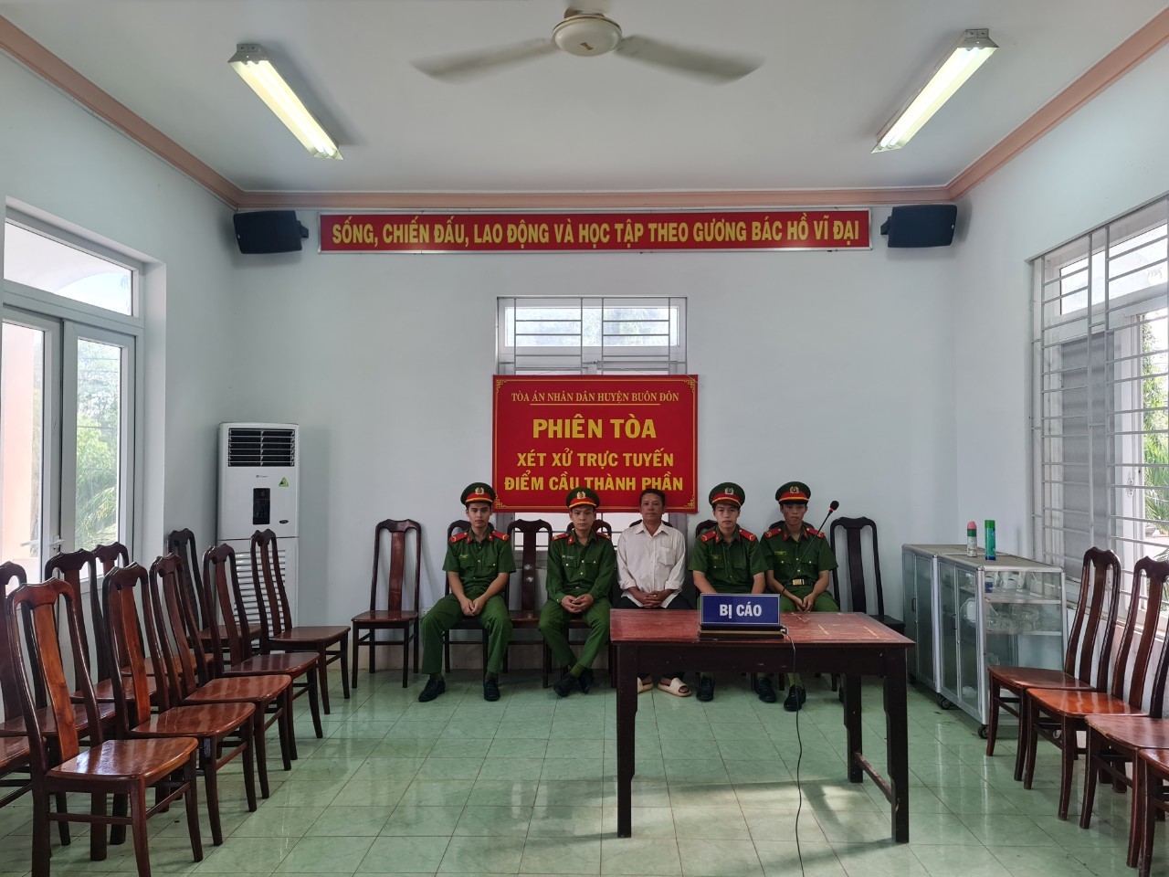 Tòa án nhân dân huyện Buôn Đôn xét xử trực tuyến và rút kinh nghiệm các vụ án hình sự.